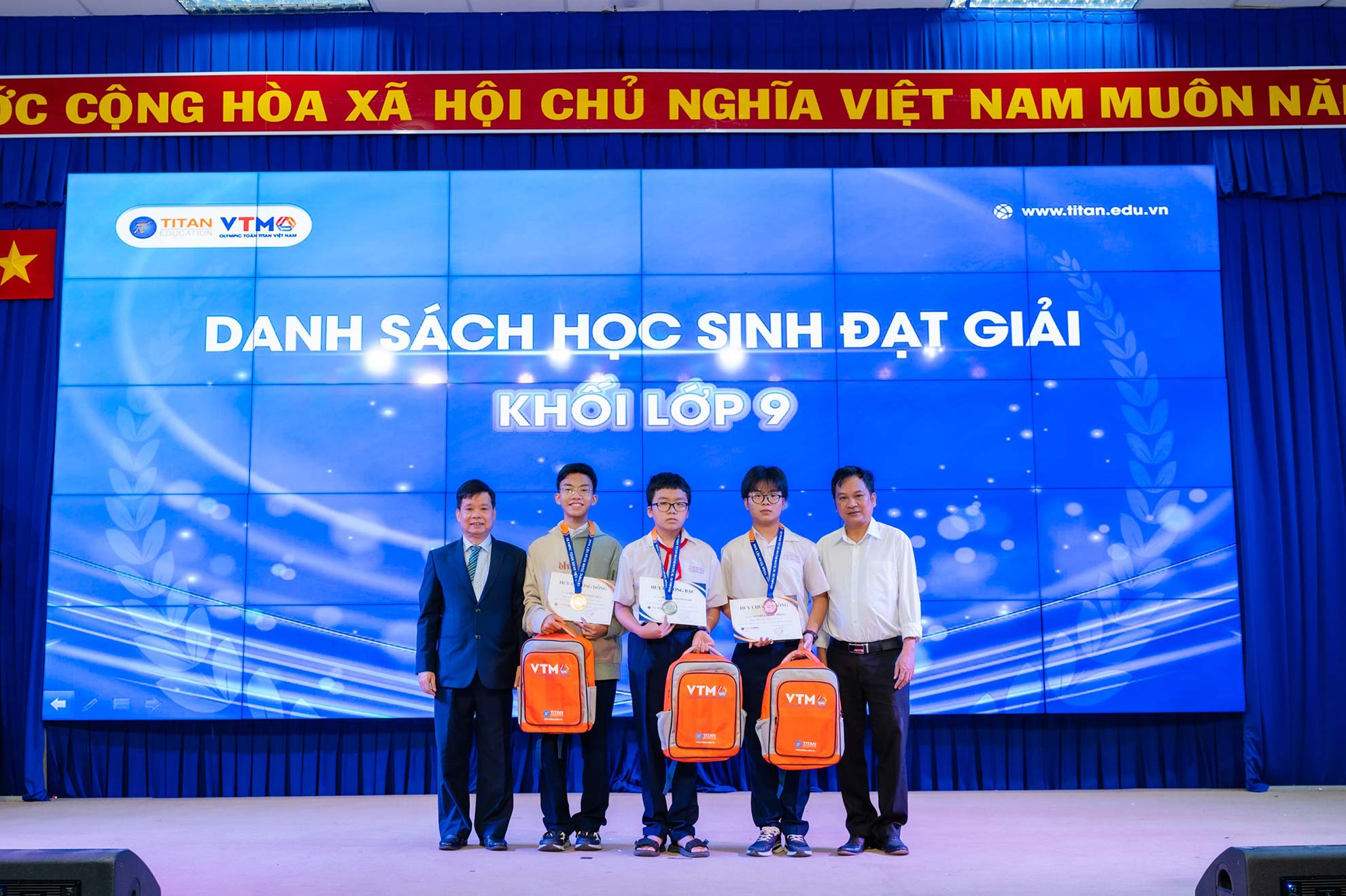 Trang chủ - OLYMPIC TOÁN TITAN VIỆT NAM (VTMO)